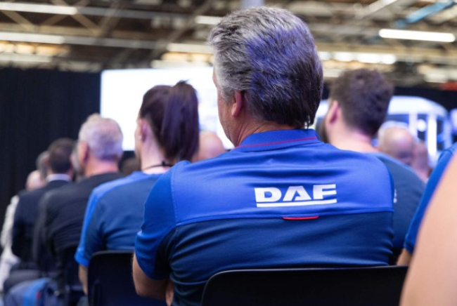Premier De Wever bezoekt DAF voor 60-jarig bestaan: “Sorry dat ik te ...