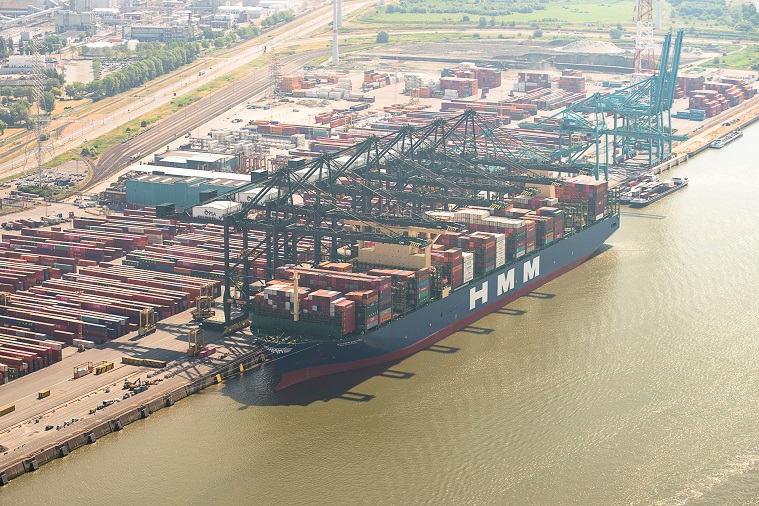 Grootste containerschip ter wereld in Antwerpse haven - Made in