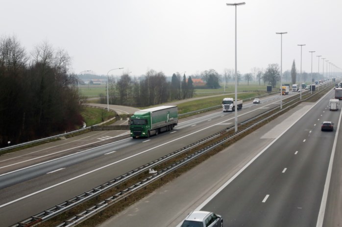 Nieuw wegdek voor E19 tussen Brecht en Loenhout - Made in