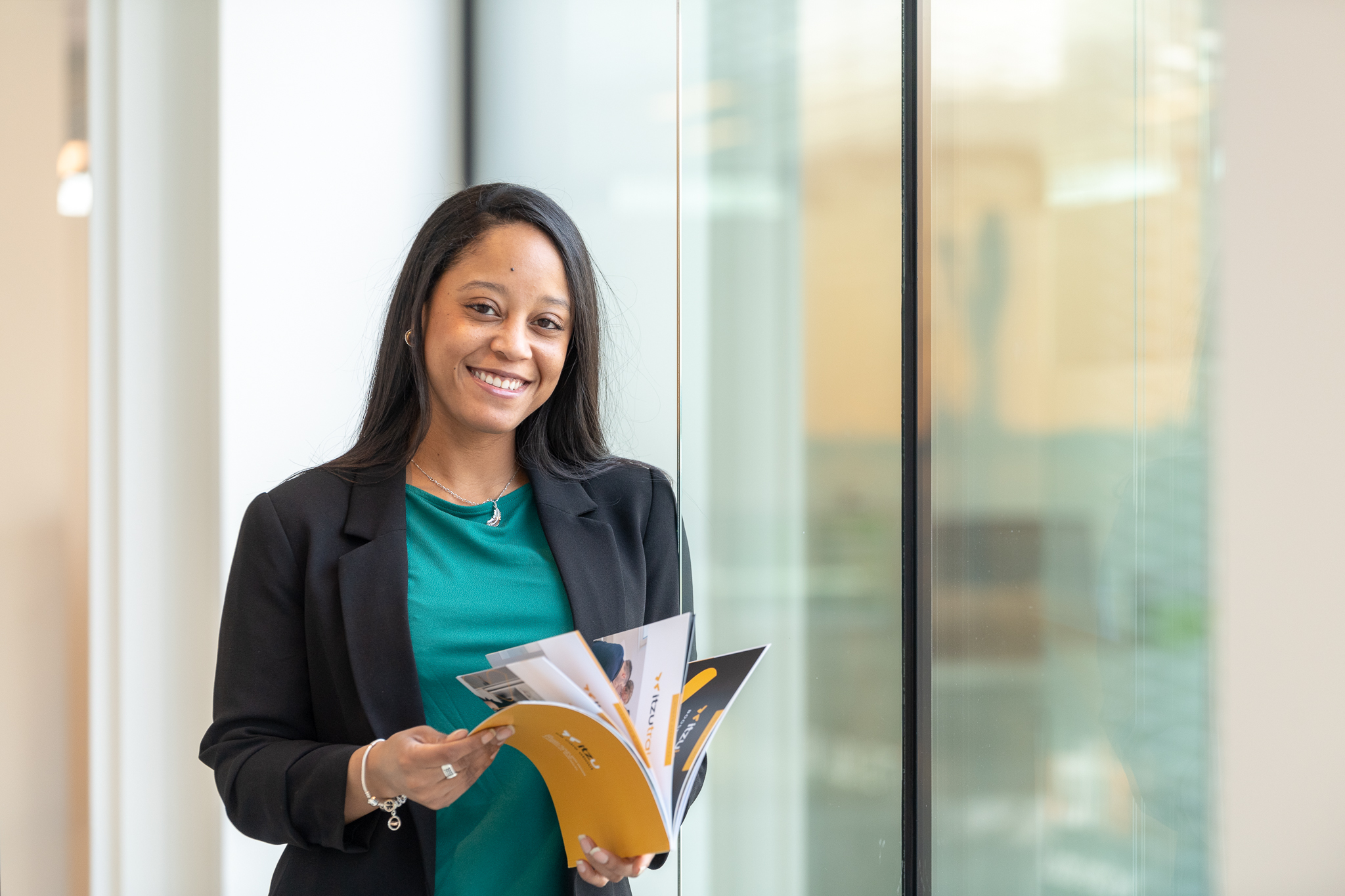 Wie kan kleedkamer van KRC kuisen? - Made in