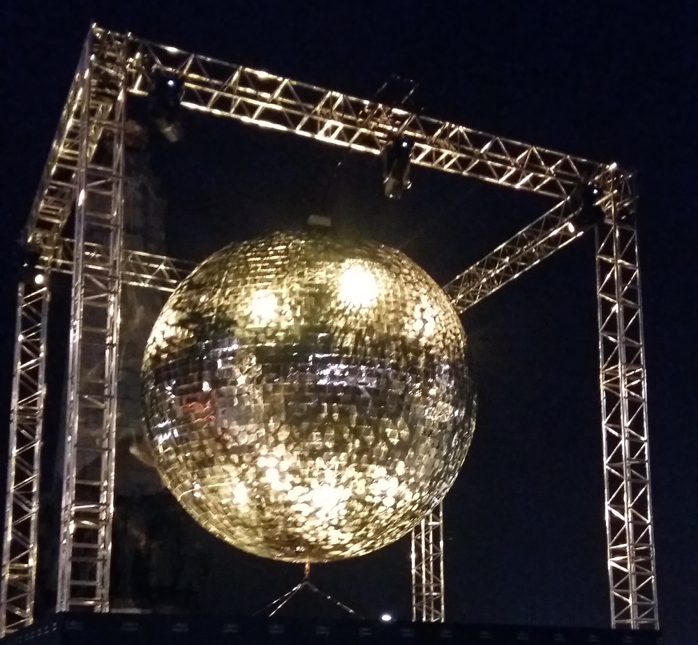 Frateur maakt grootste outdoor discobol van Europa - Made in