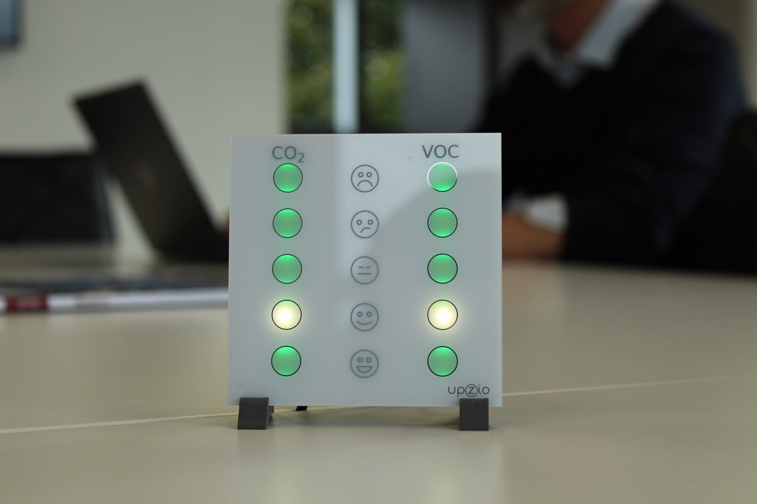 Toestel uit Ertvelde meet luchtkwaliteit in klaslokalen en kantoren ...