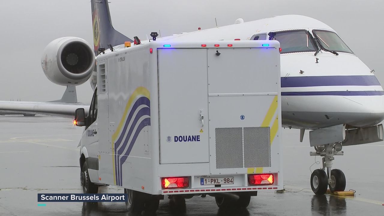 Z Backscatter Van scant vliegtuig door er gewoon langs te rijden - Made in