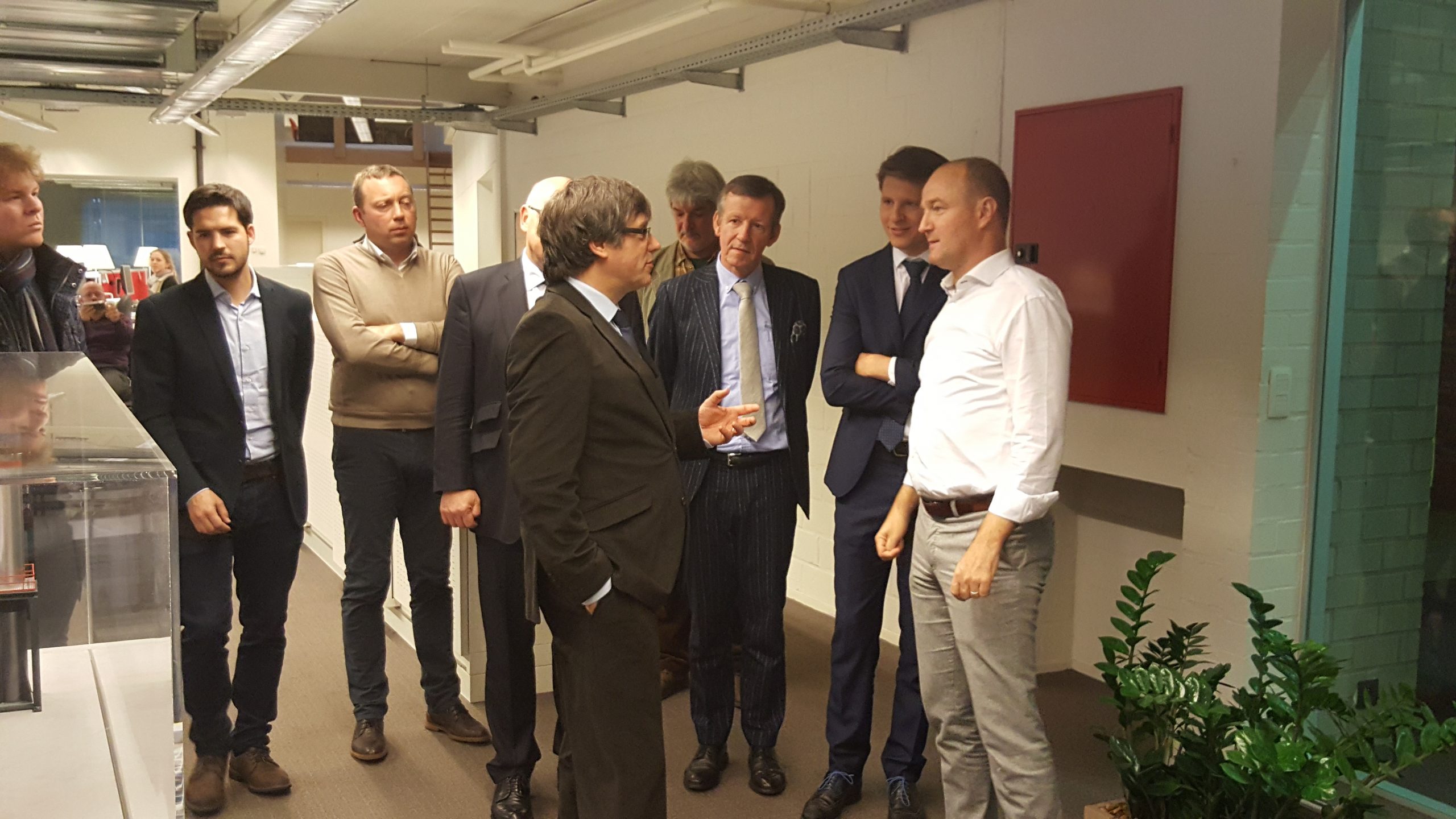 Peter Vyncke omarmt Carles Puigdemont - Made in